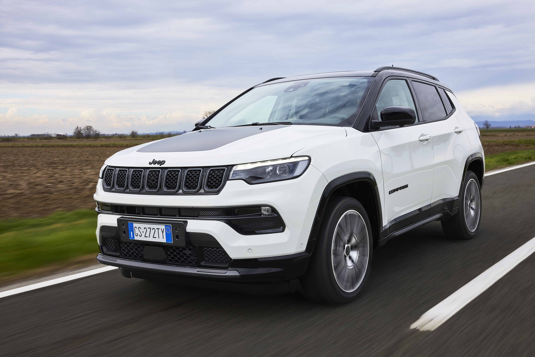 Jeep Renegade e o Jeep Compass MY24 exibem a sua tecnologia de ponta ...